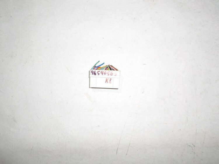 Штекер блока управления иммобилайзером 96540563 RE 7541293 Шевроле Авео Т200