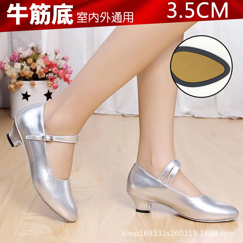 Спортивные туфли