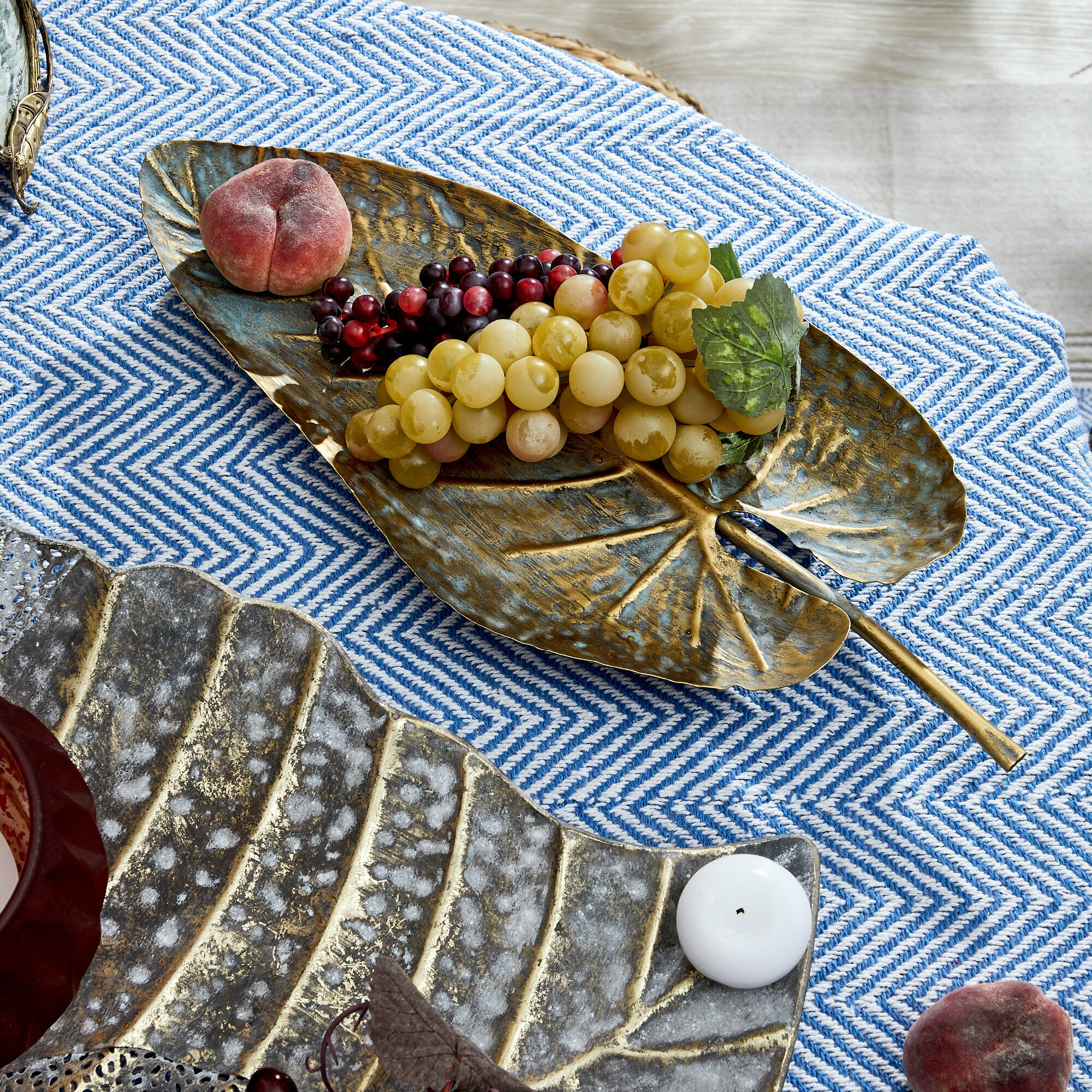 57-178 Блюдо декоративное Лист 42х18х4см, железо, золото с патиной, Glasar