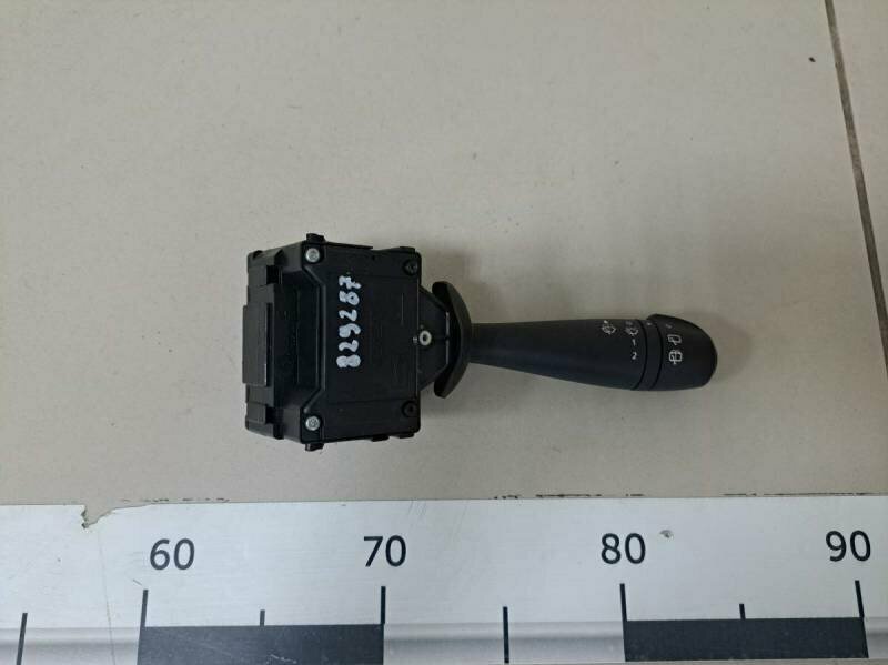 Переключатель стеклоочистителей Renault Duster 2012 кат.номер: 8201168008