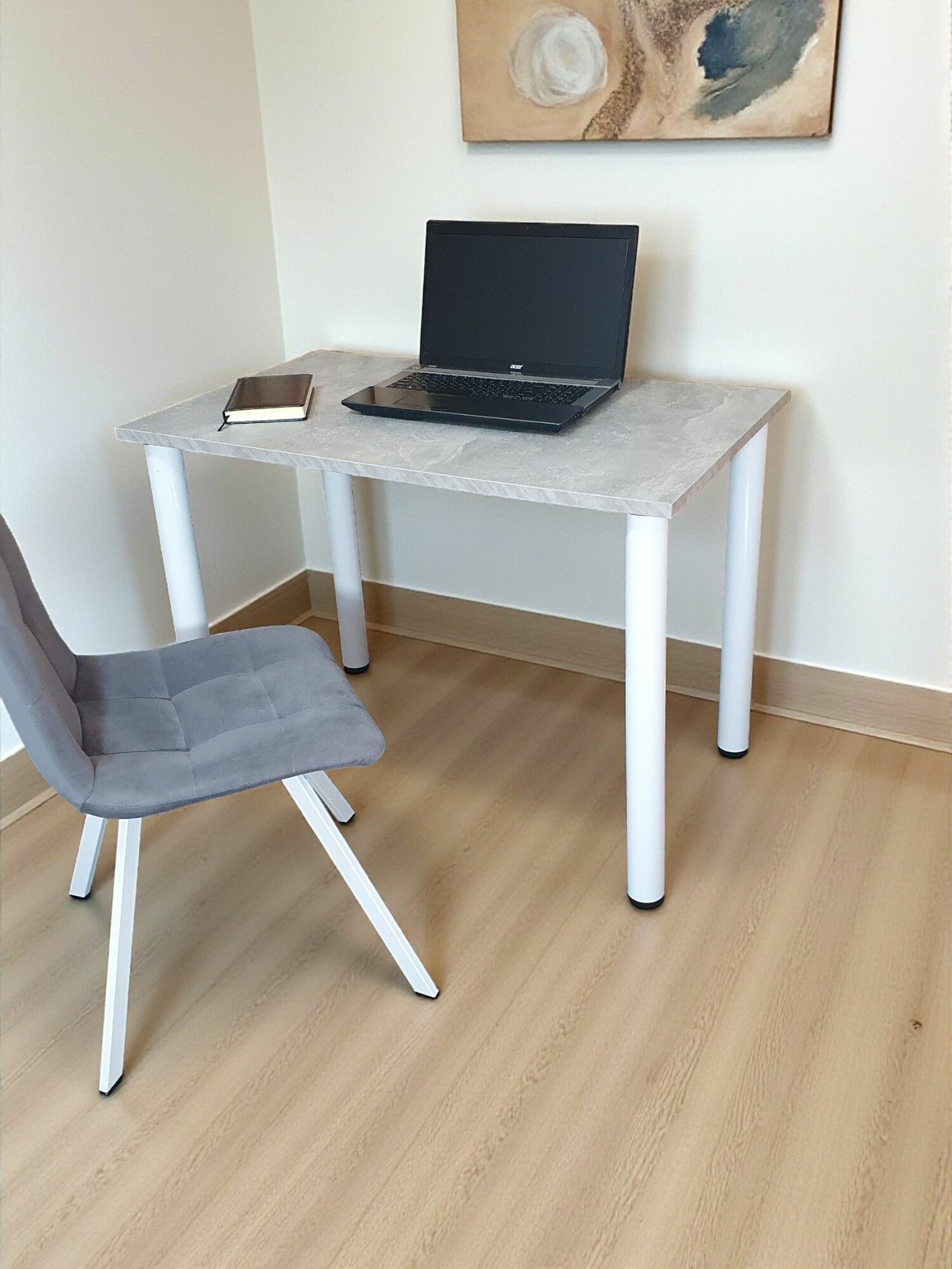 Стол письменный/ цвет столешницы Бетон Светлый, 100*60 см. Ножки белые.
