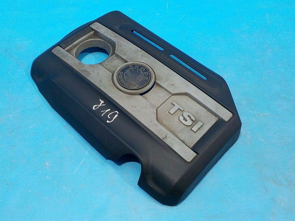 Декоративная крышка двигателя SKODA Octavia A5 (1Z) 2004-2013 06J103925AS - Б/У