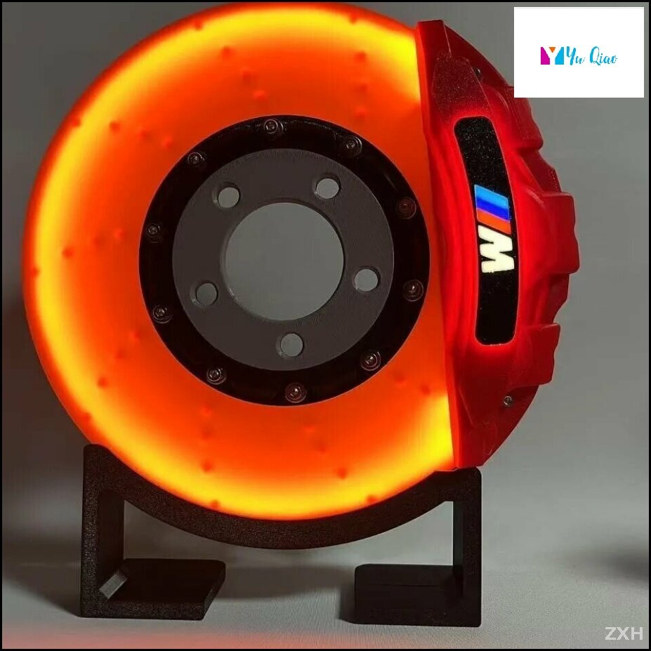Эксклюзивный светильник LED для рабочего стола в виде тормозного диска BMW M Series, оснащенный опцией зарядки