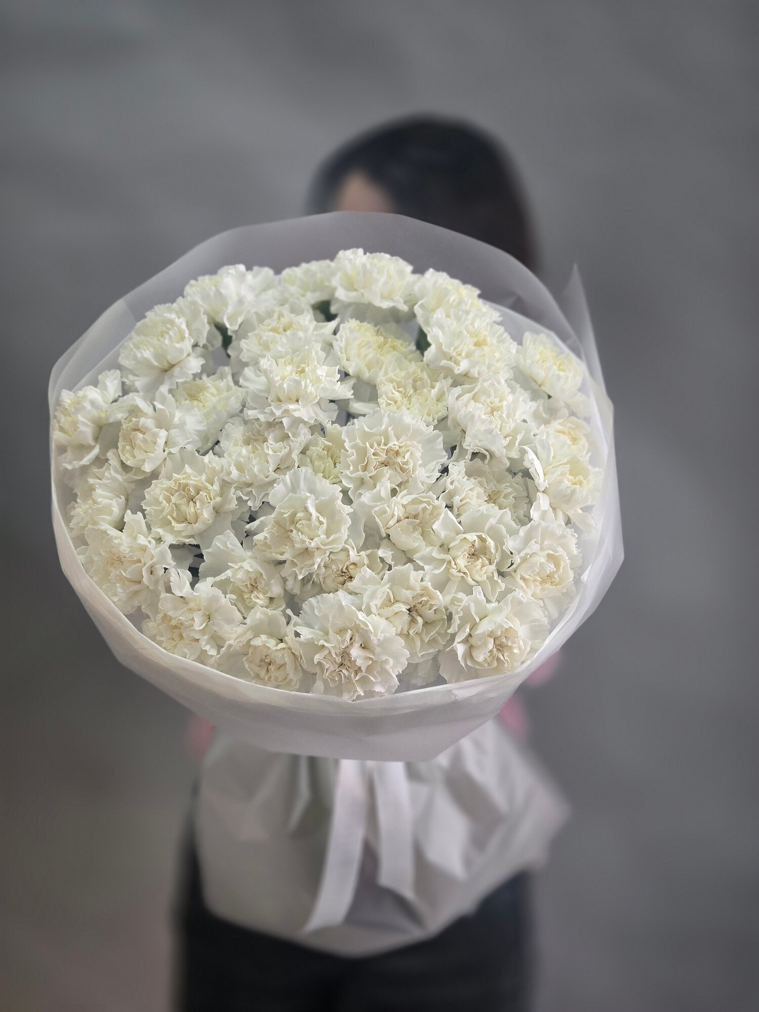 Букет из 35 гвоздик белого цвета, размер M, от "Di_Flowerslab"