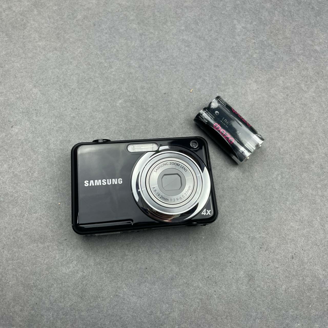 Цифровой компактный фотоаппарат Samsung ES9