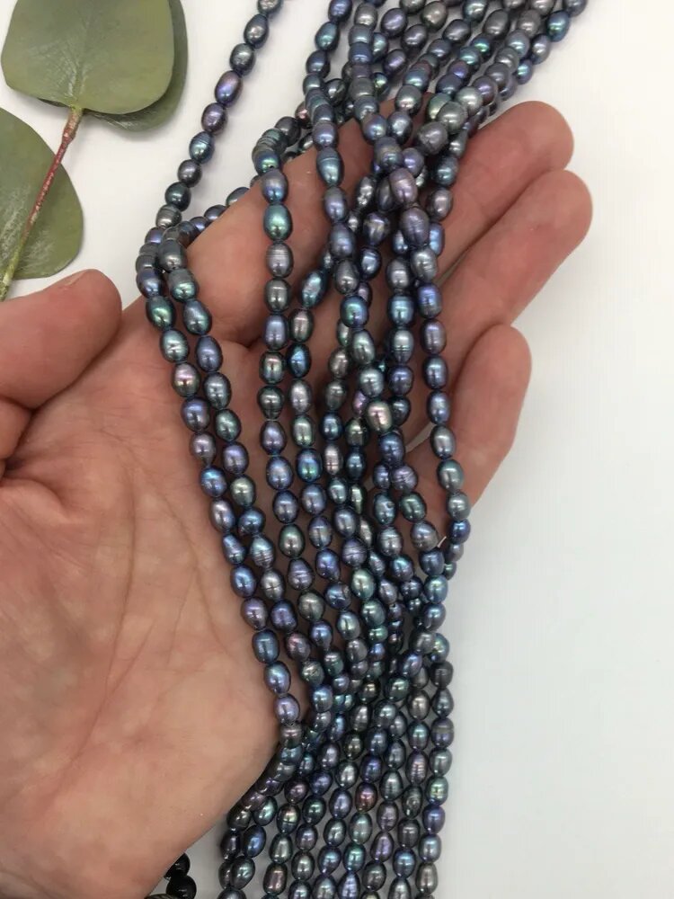 Жемчуг натуральный речной синий, рис, 5 - 5,5 мм, А, 1 нить, Б913