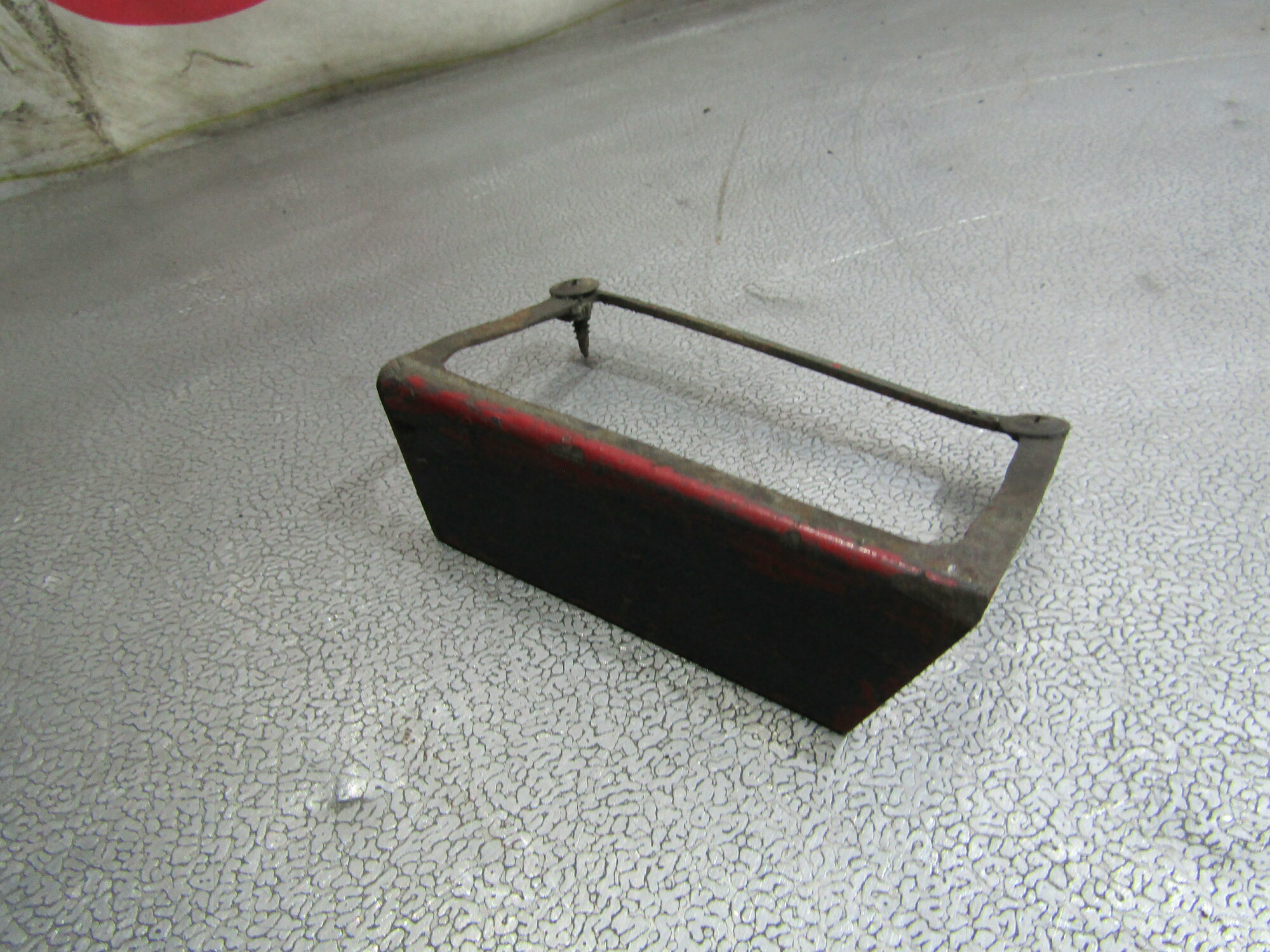 Кронштейн габаритного фонаря Scania P, G, R