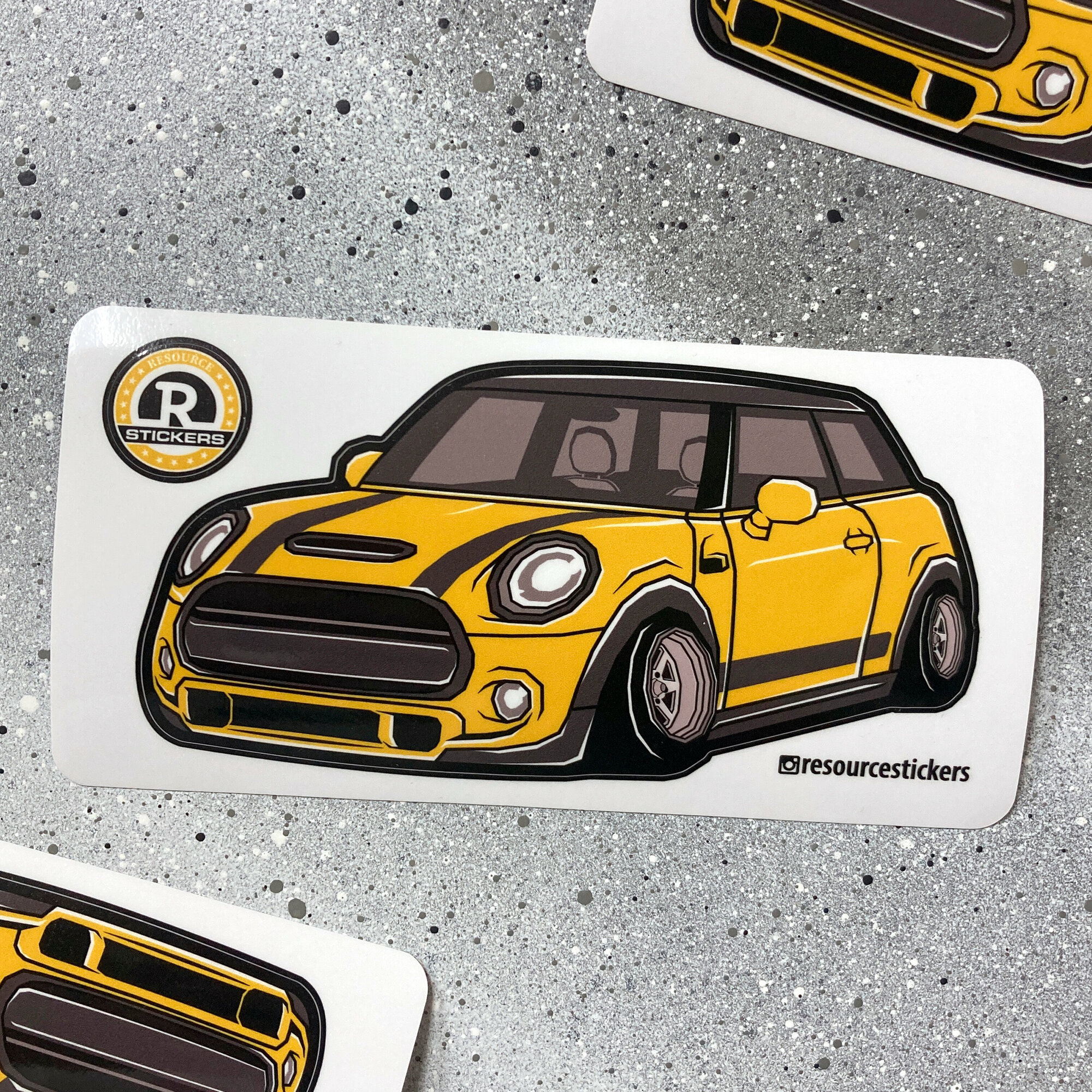 Виниловая наклейка машинка Mini Cooper желтый / Resource Stickers