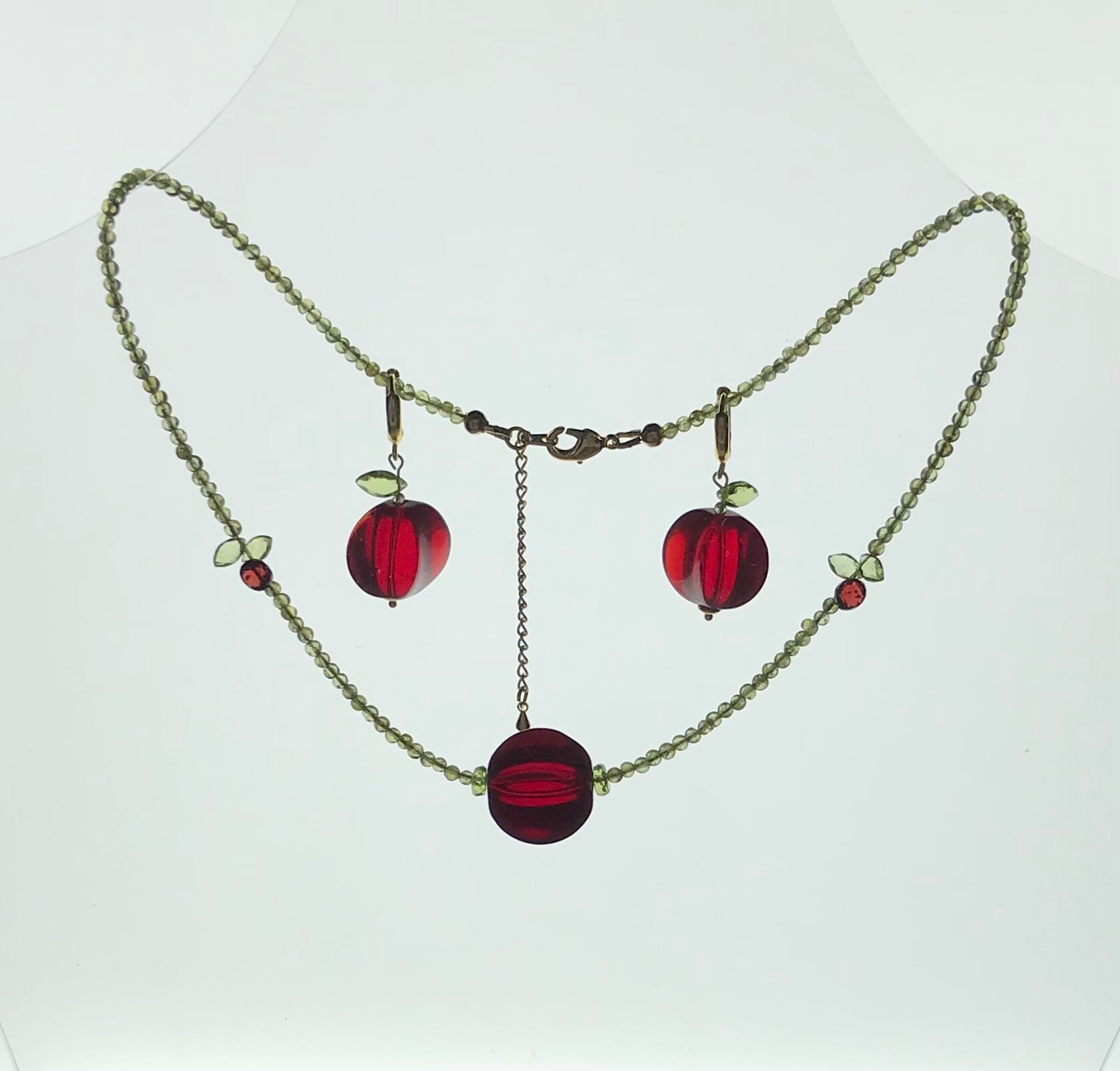 Комплект бижутерии: серьги, чокер, хризолит, стекло