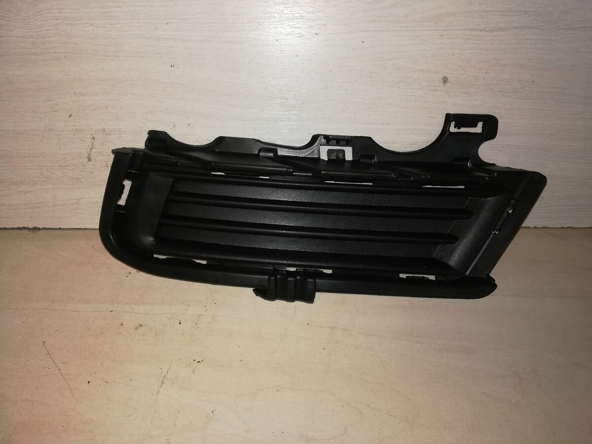 Решетка переднего бампера левая Volkswagen Golf 7