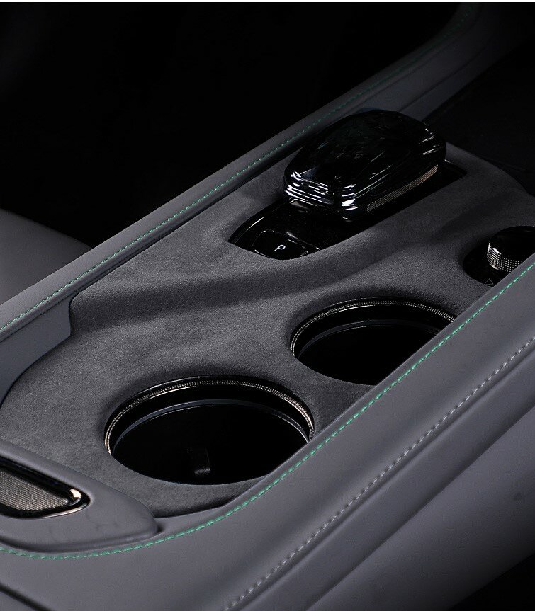 Накладка из алькантары на панель АКПП для автомобиля Zeekr 001