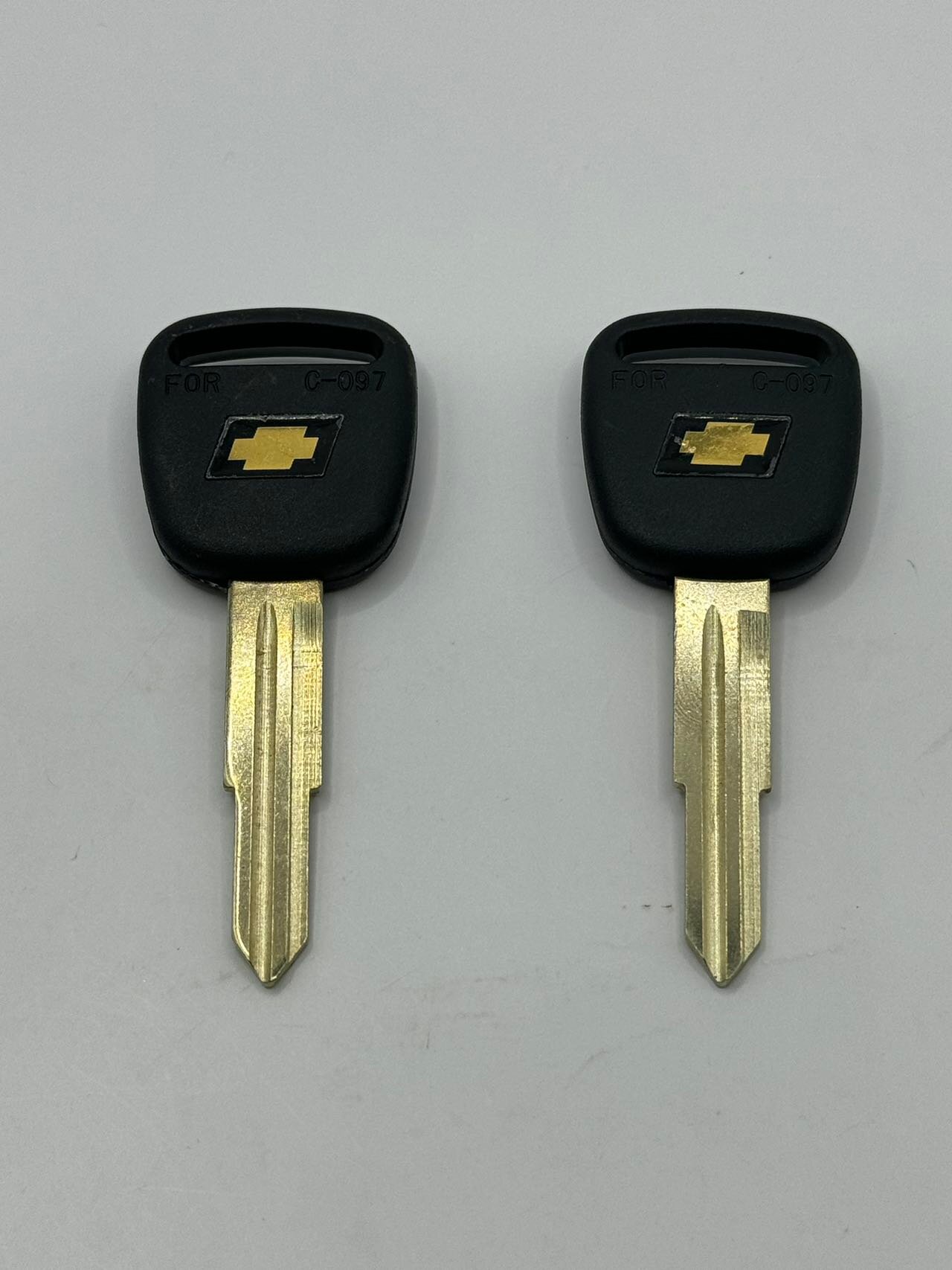 Заготовка ключа Шевролет DAE4DP1_DW1RP140_DWO5RAP_DW1LAP CHEVROLET пл. лого. зол.(C-097) (без площадки от головы) 10 шт.