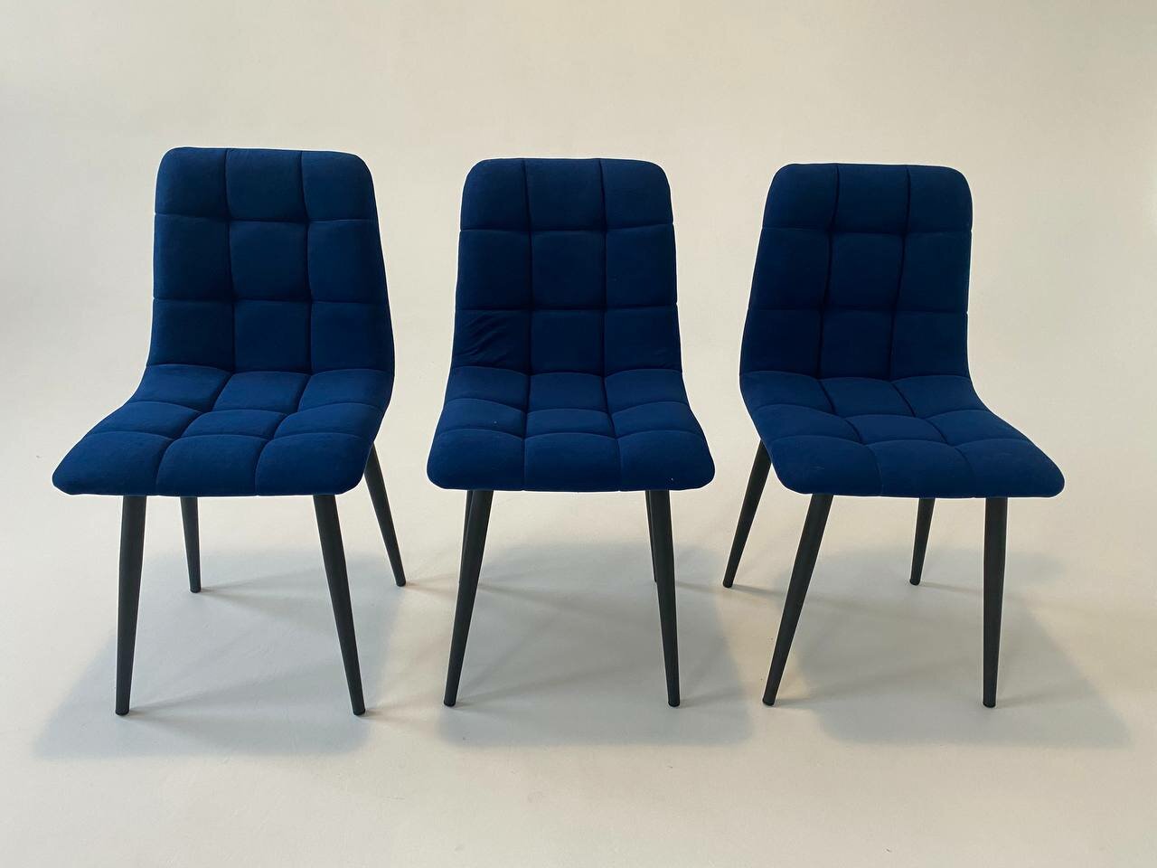 Стулья для кухни 3 штуки, мягкие, синие.
