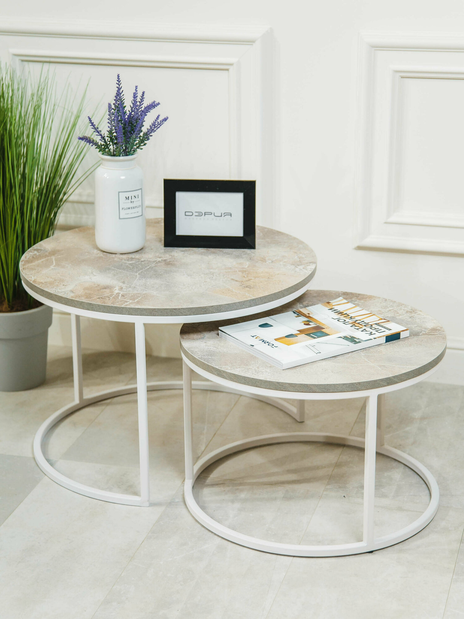 Комплект стильных чайных столиков круглые для гостиной, в офис, прихожую, спальню, в гостиницу, с железной ножкой