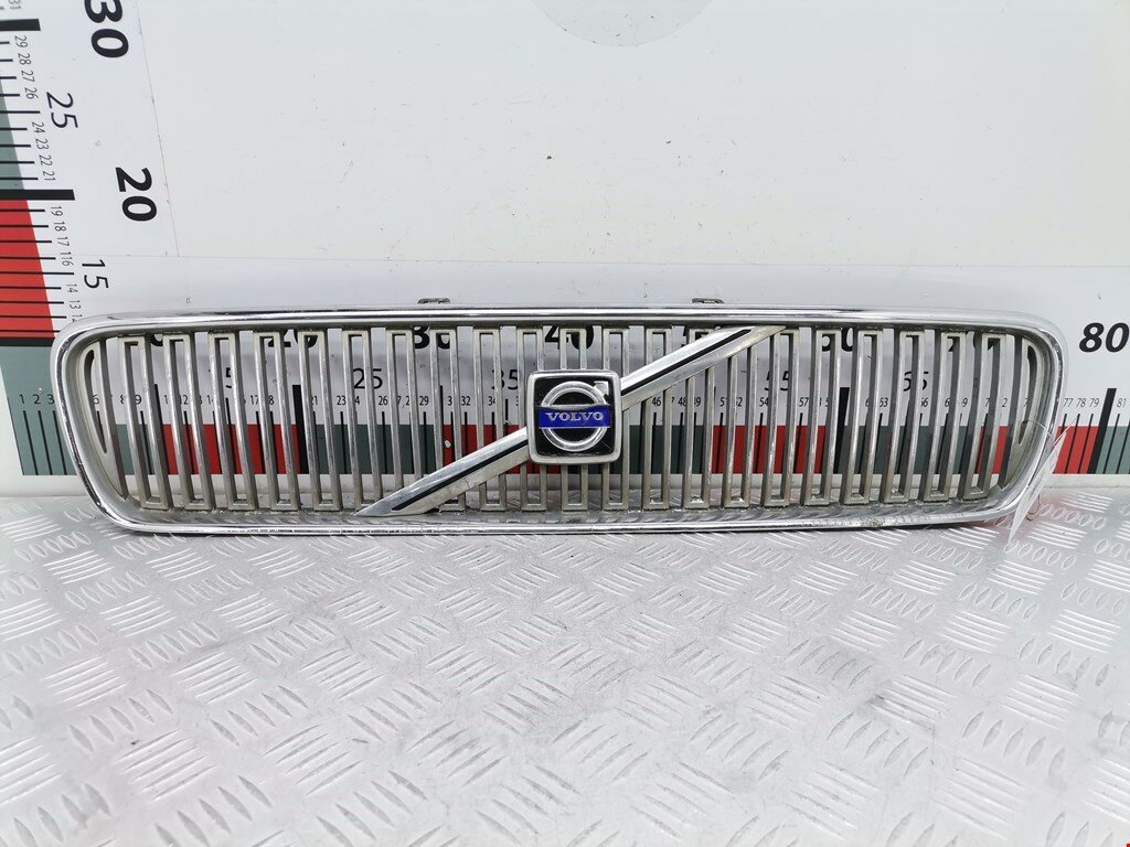 Решетка радиатора Volvo V50 1 8678680 арт. 2040967