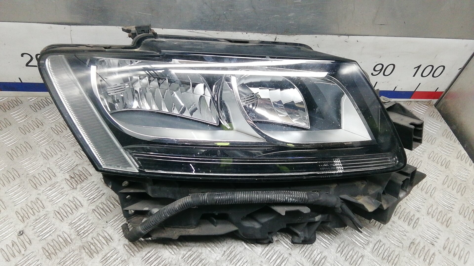 Фара правая AUDI Q5, Номер 8R0941030M
