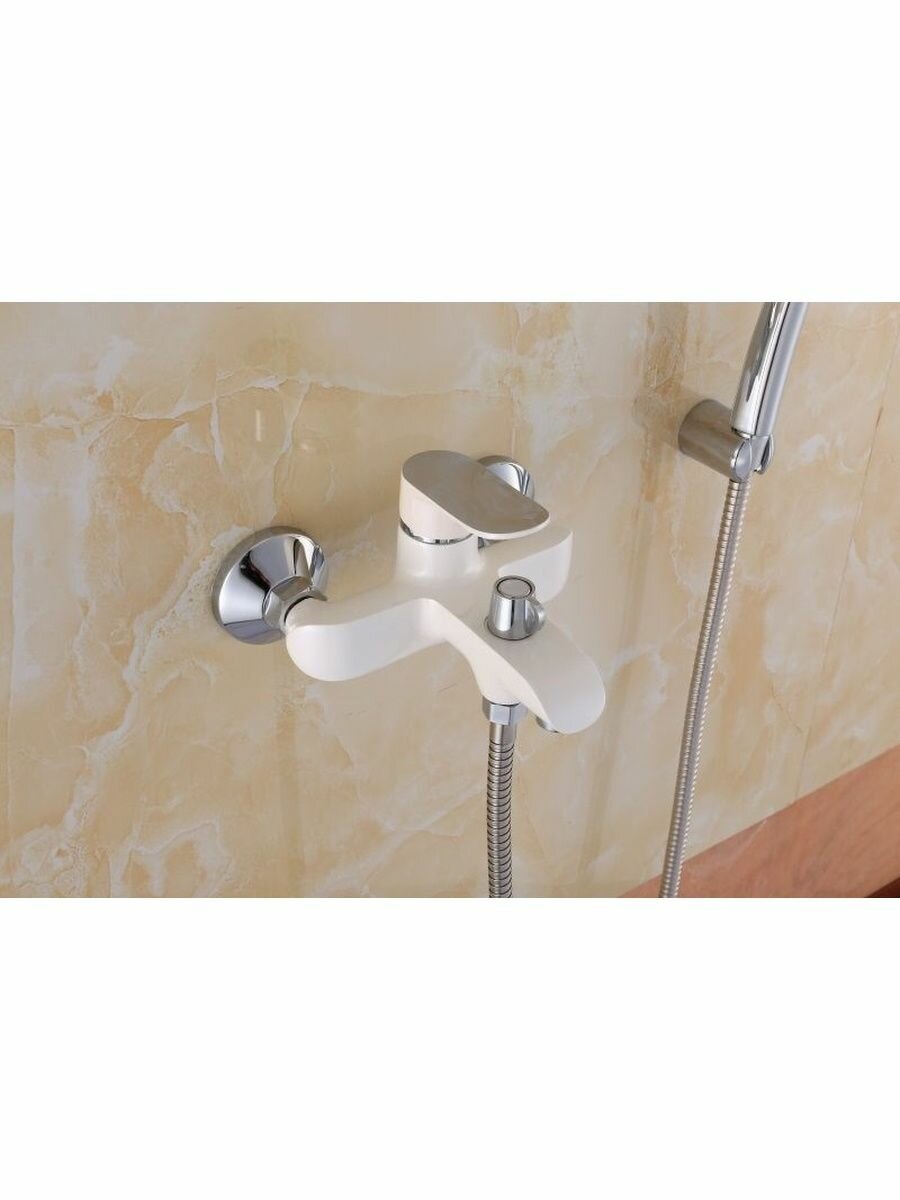 Смеситель для ванны и душа Hansen H30003-F, монолитный корпус, цвет белый