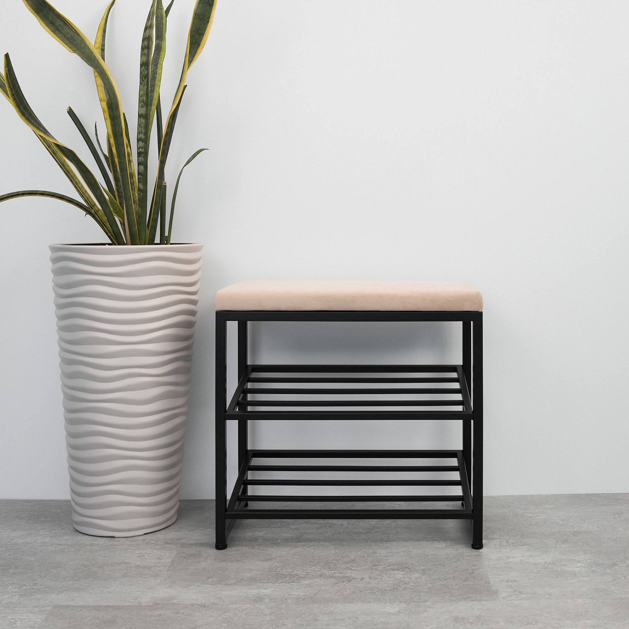 Обувница с мягким сиденьем "Эмили" / 55х30х52см / черный каркас - светло-бежевый велюр