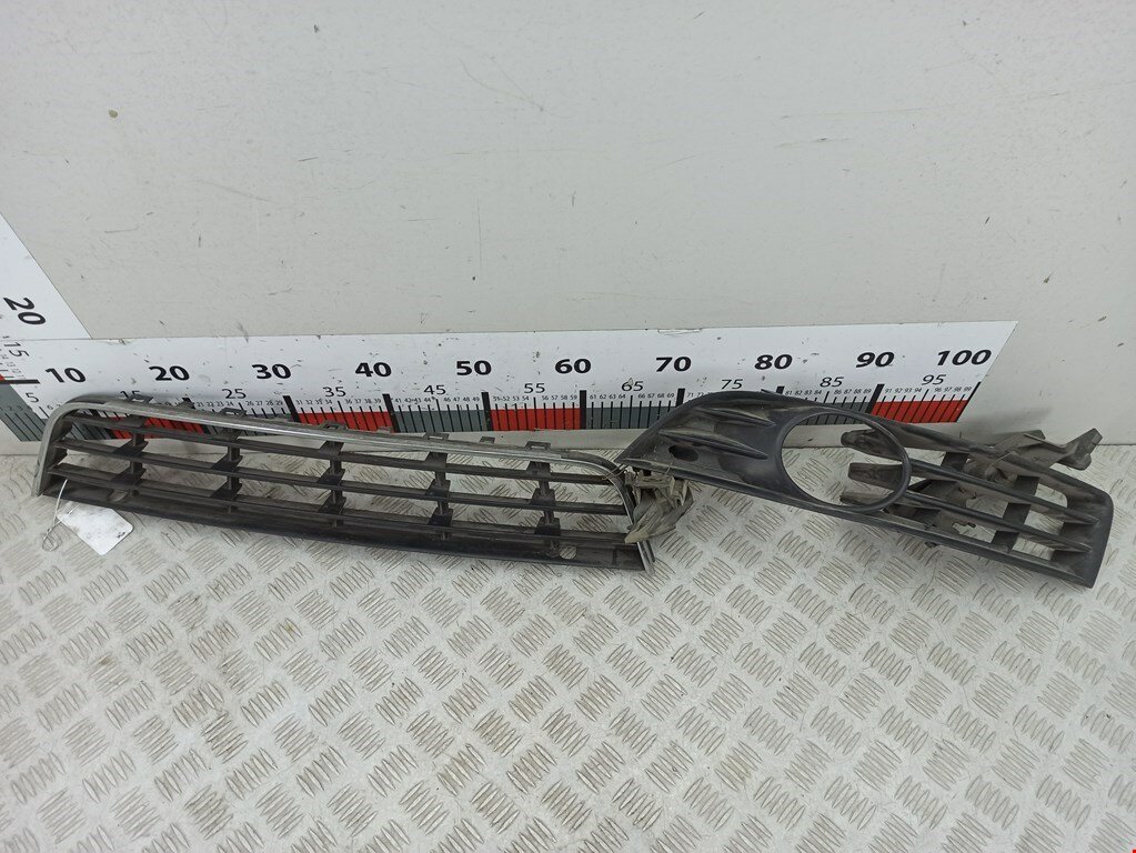 Решетка (заглушка) в бампер центральная Volkswagen Passat 6 3C0853677 арт. 2203386