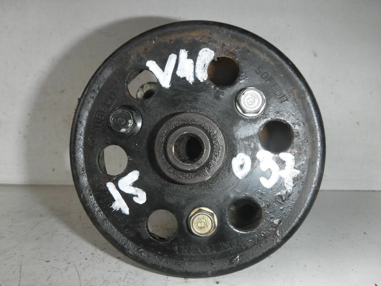 Насос гидроусилителя Volvo V40