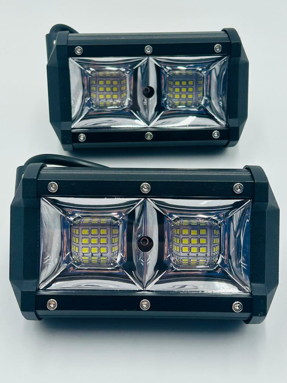 Светодиодные фары белого ближнего света 54 ватт 2шт