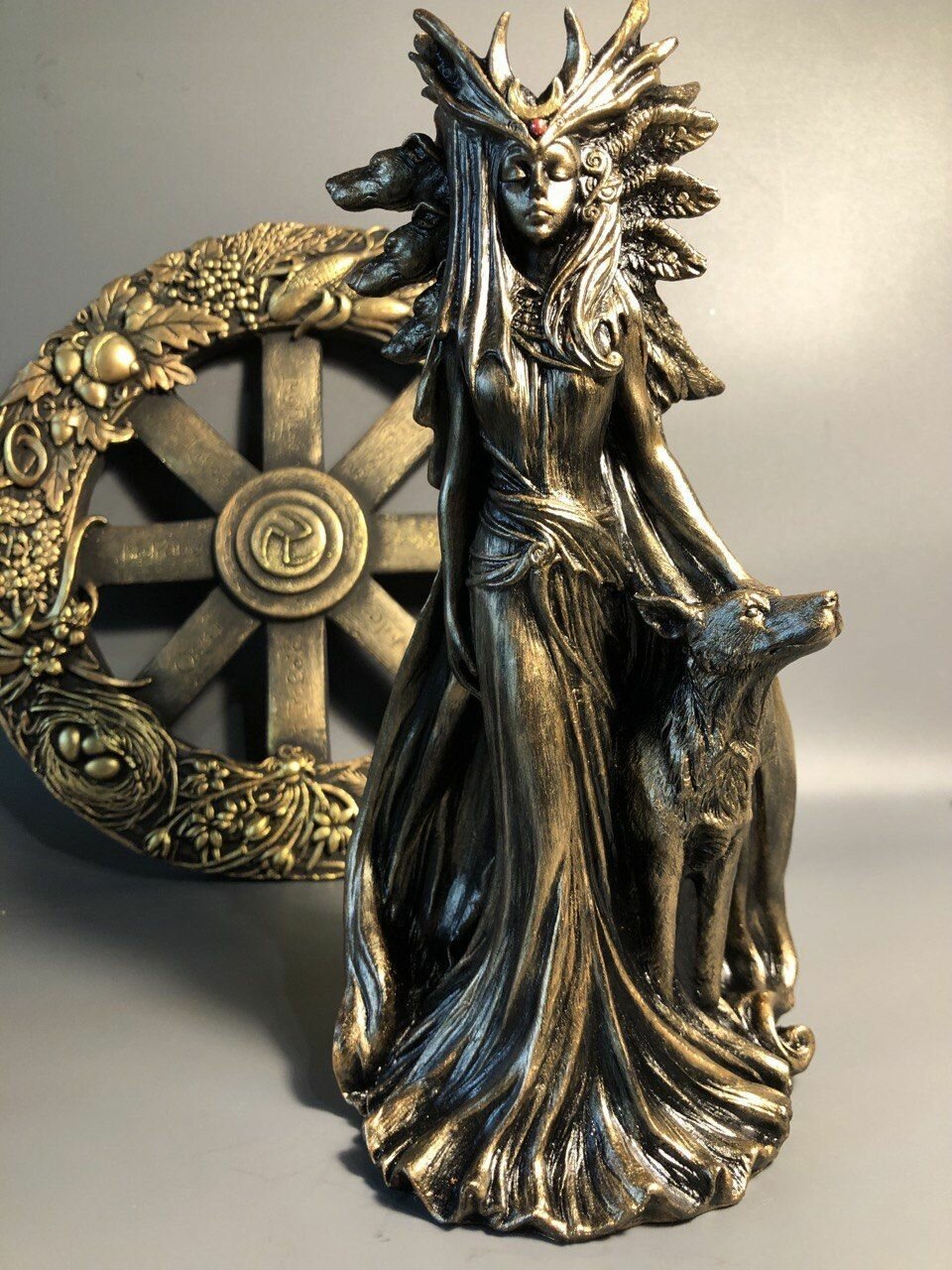 Статуэтка от бренда Soul Fire Богиня Геката