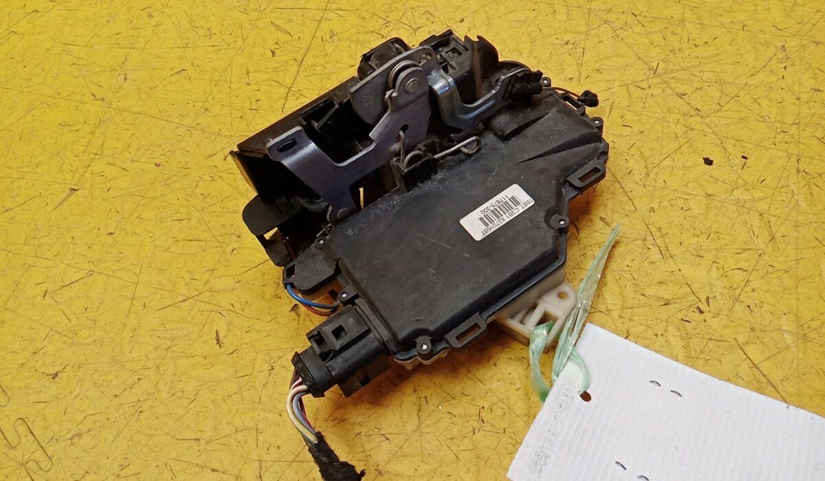 Замок двери передней правой Octavia Tour (A4 1U-) Skoda 3B1837016BT