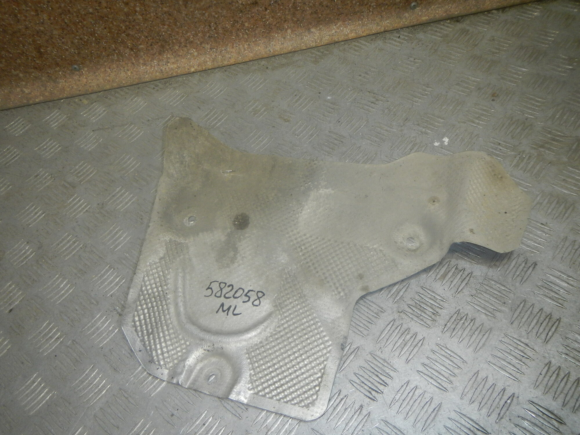 Б/У Экран тепловой, Mercedes-Benz (Мерседес)-MERCEDES (W164) (ML) M-KLASSE (05-11) MERCEDES (W164) (ML) M-KLASSE (05-11) ...