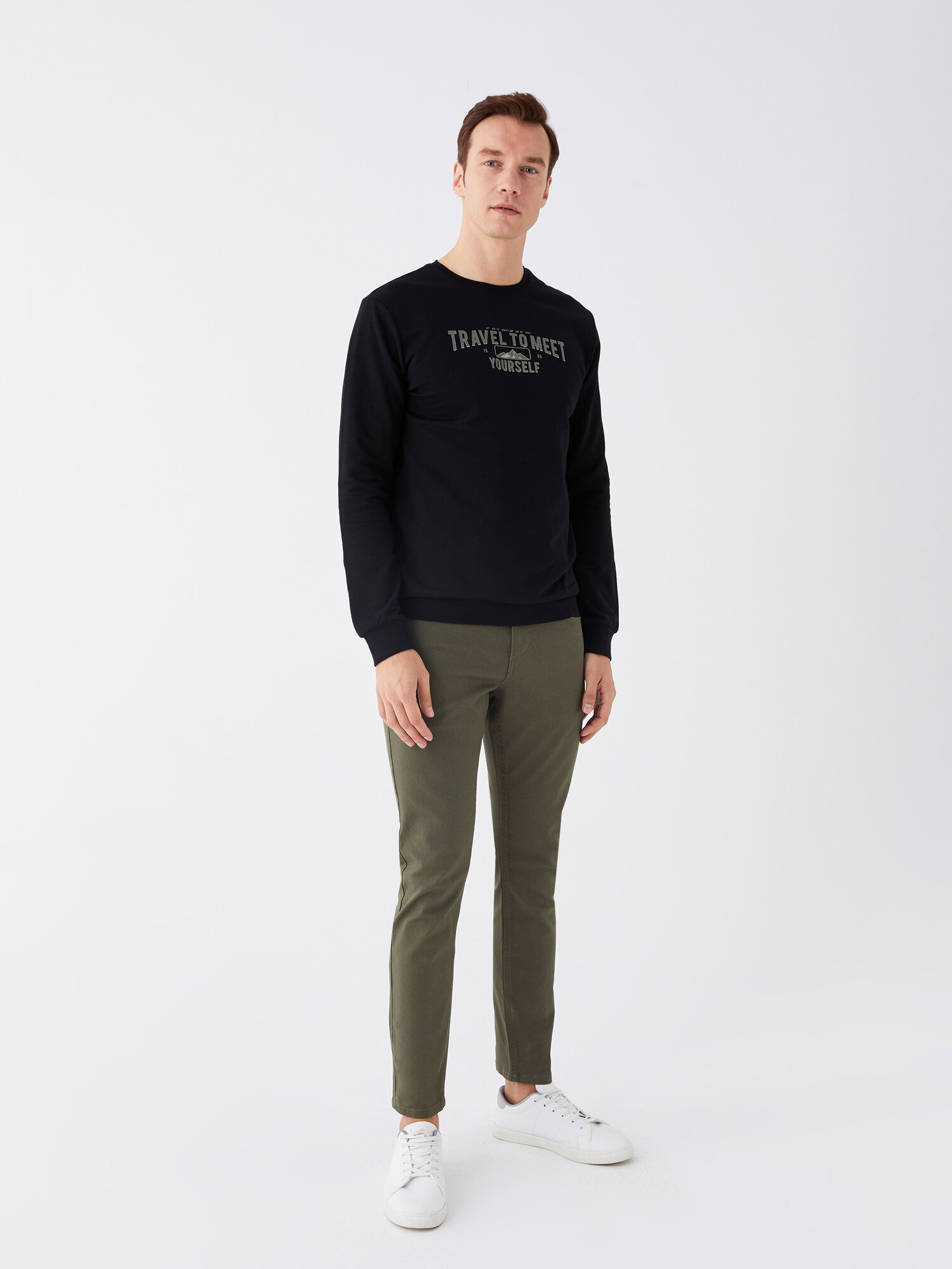 Брюки чинос