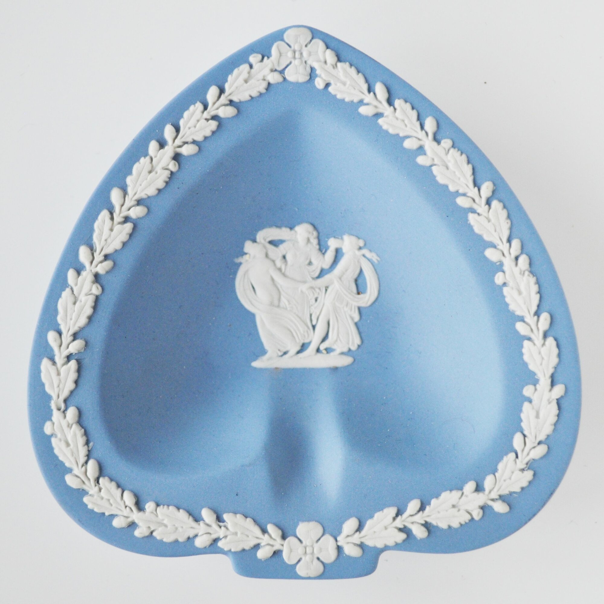 Винтажная миниатюрная тарелочка "Три грации" от мануфактуры Wedgwood. Англия, 1970-1980 гг.