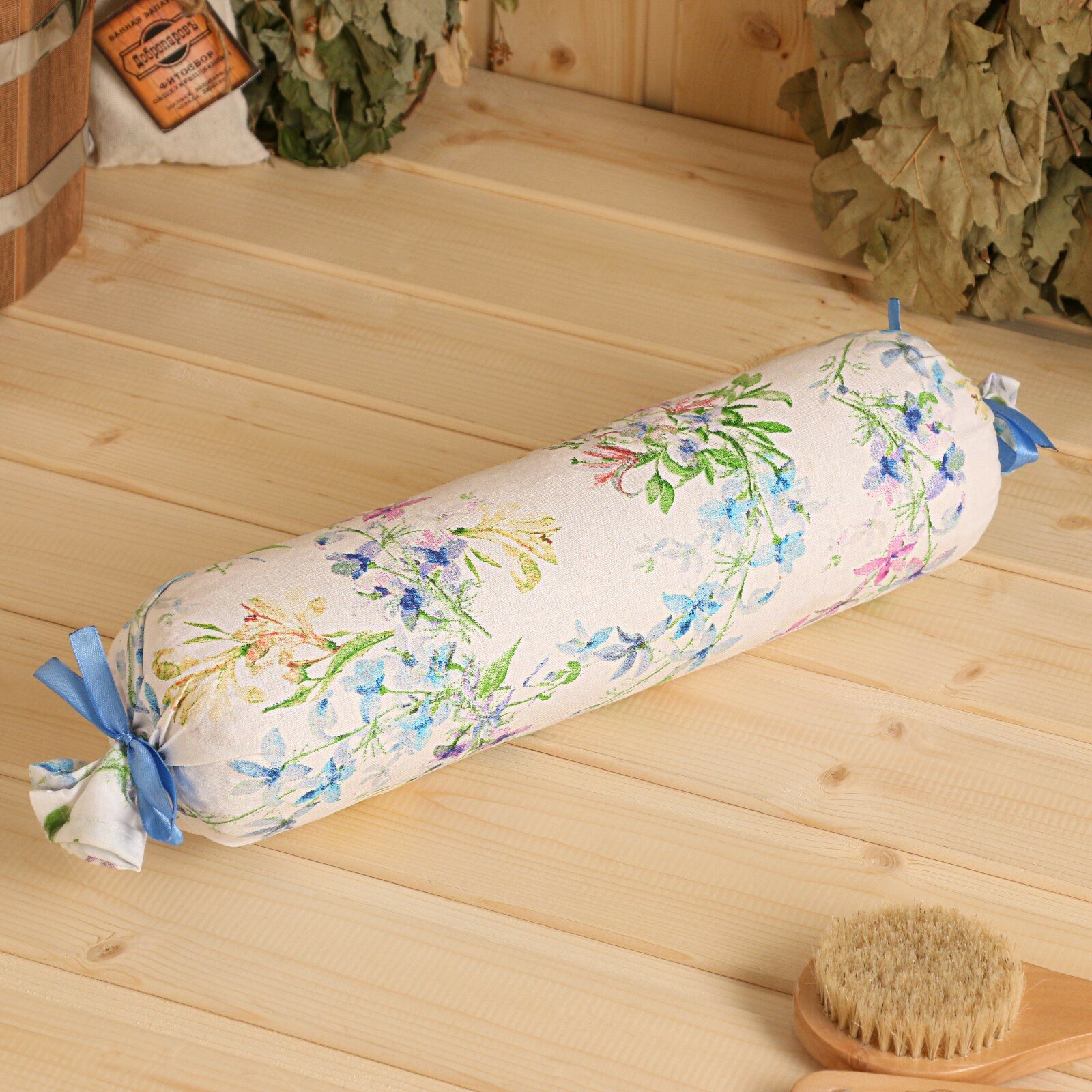 Валик «Цветочный» для бани и сауны, стружка можжевельника, тик