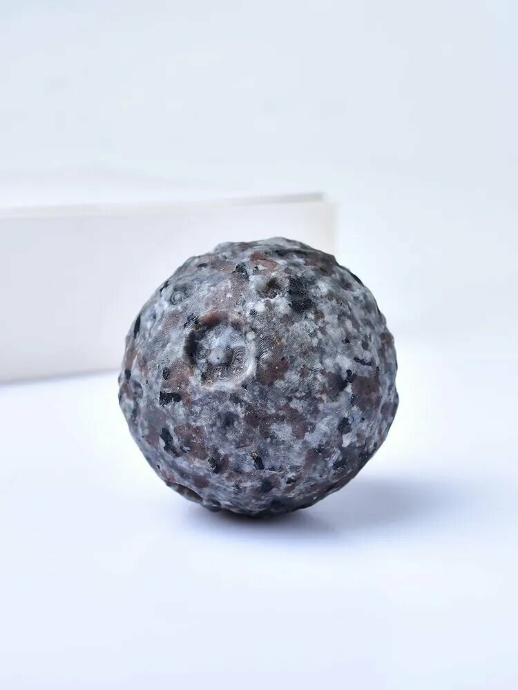 Натуральный камень Огненный камень" метеоритная луна (6,7-7,2 см, 1 шт )