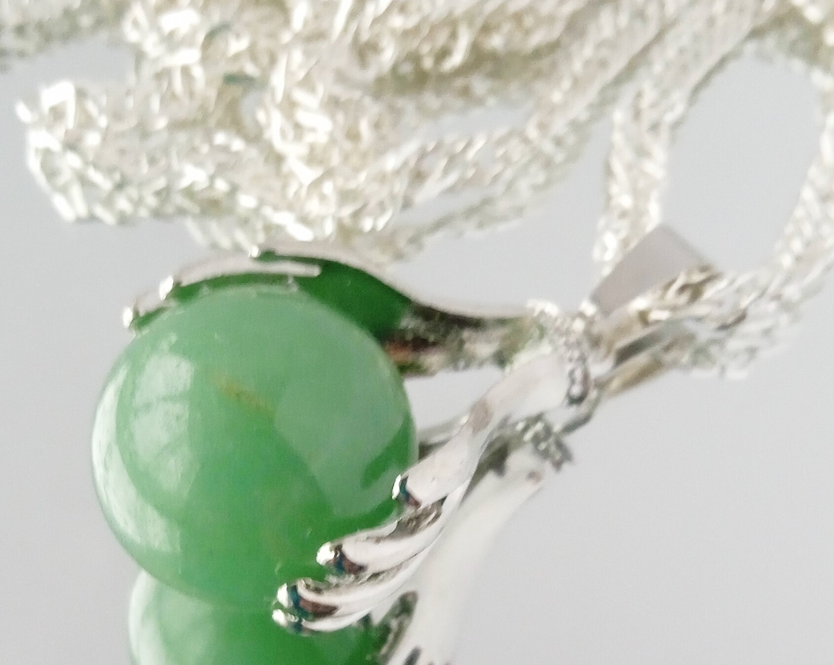 Колье, нефрит