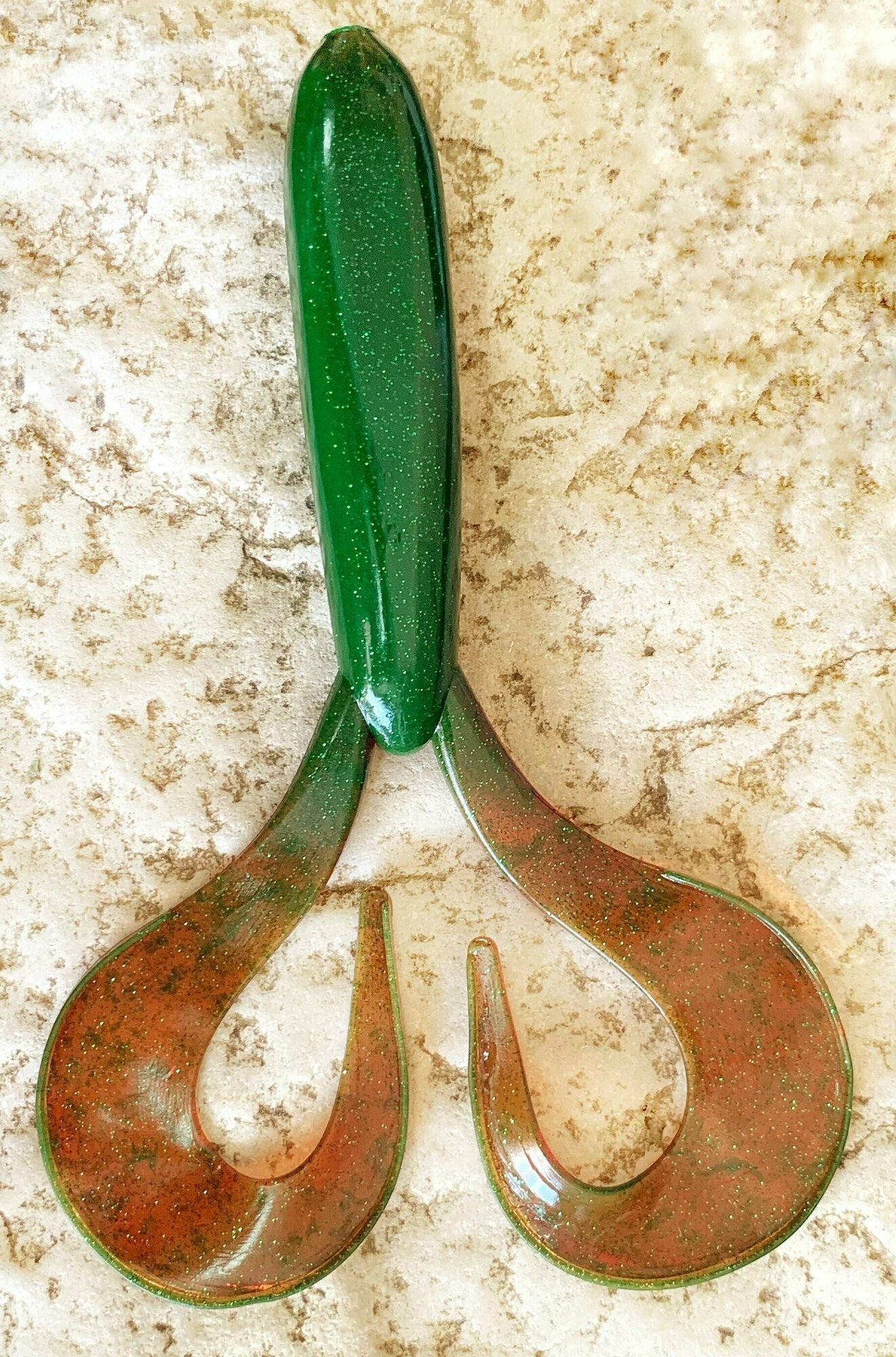 Мягкая крупная силиконовая приманка Pike Frog Ширасу, цвет Plum Green Flake/ Моторное масло земные блестки, вес 50 гр, уп. 1 шт.