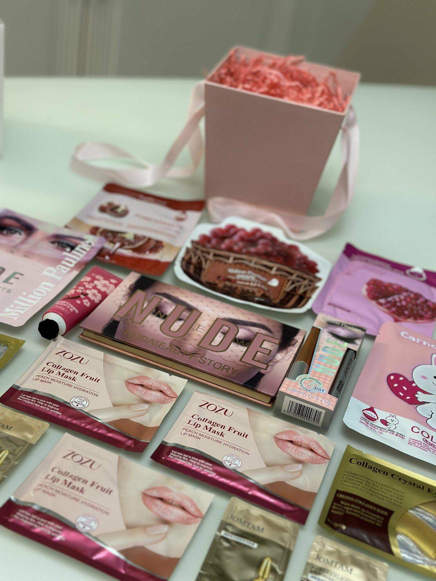 Подарочный Бьюти бокс, набор декоративной и уходовой косметики для женщин, подарочный набор