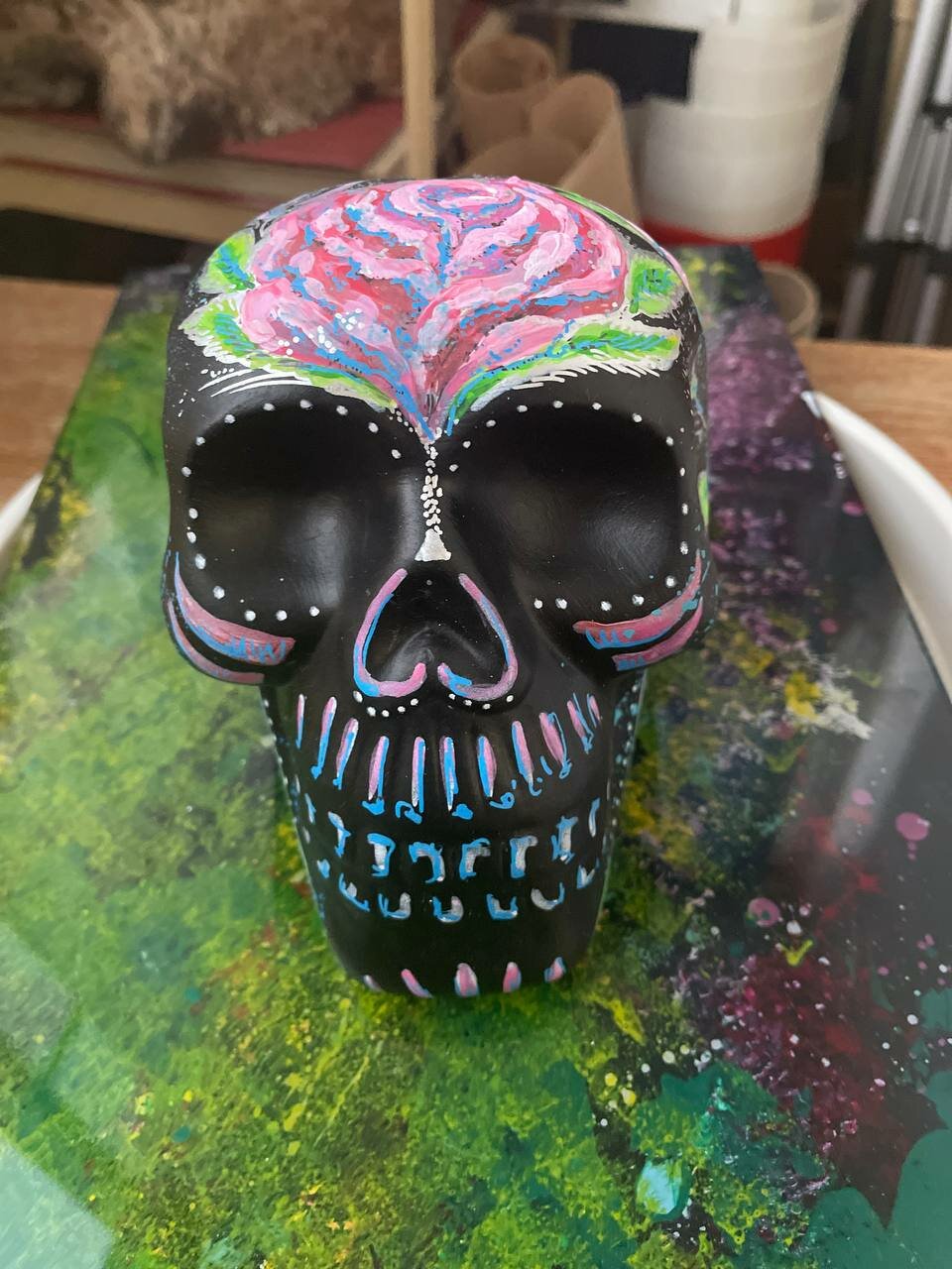 Копилка-череп с розой в подарочной коробке