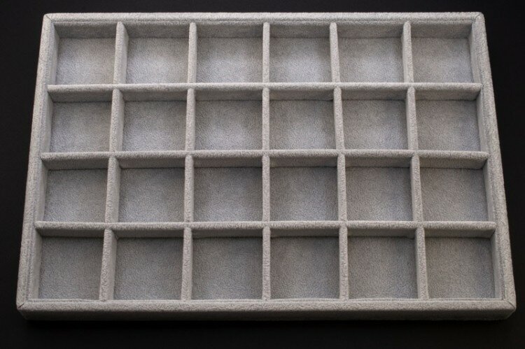 Дисплей для демонстрации украшений 24 отсека 24х35х3см, велюр/дерево, 32-245, 1шт