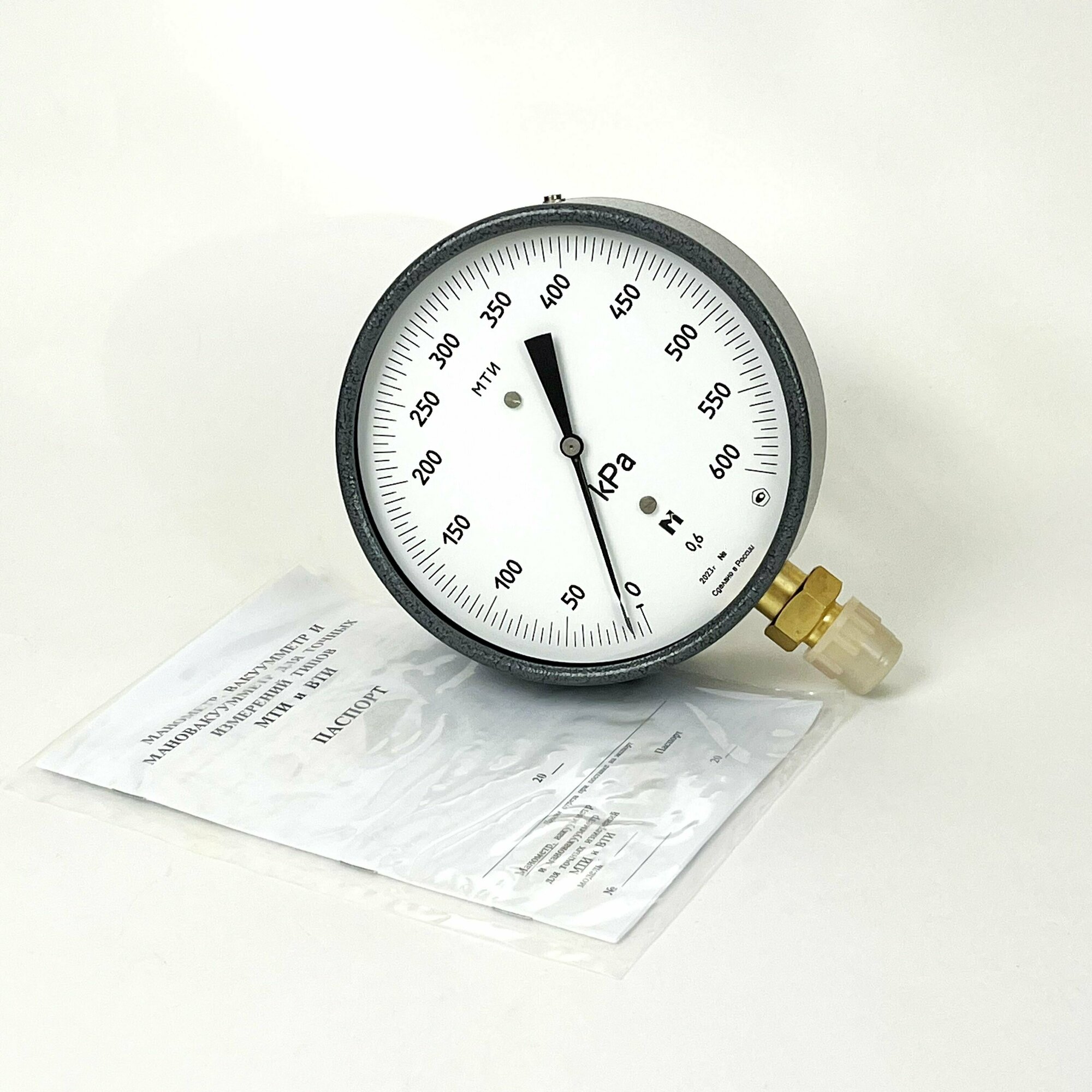Манометр от 0 до 600 кПа (6 бар), диаметр корпуса 160мм, класс точности 0,6, резьба М20х1,5