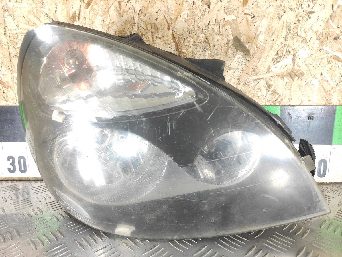 Фара правая RENAULT CLIO 1998-2008 8200228792