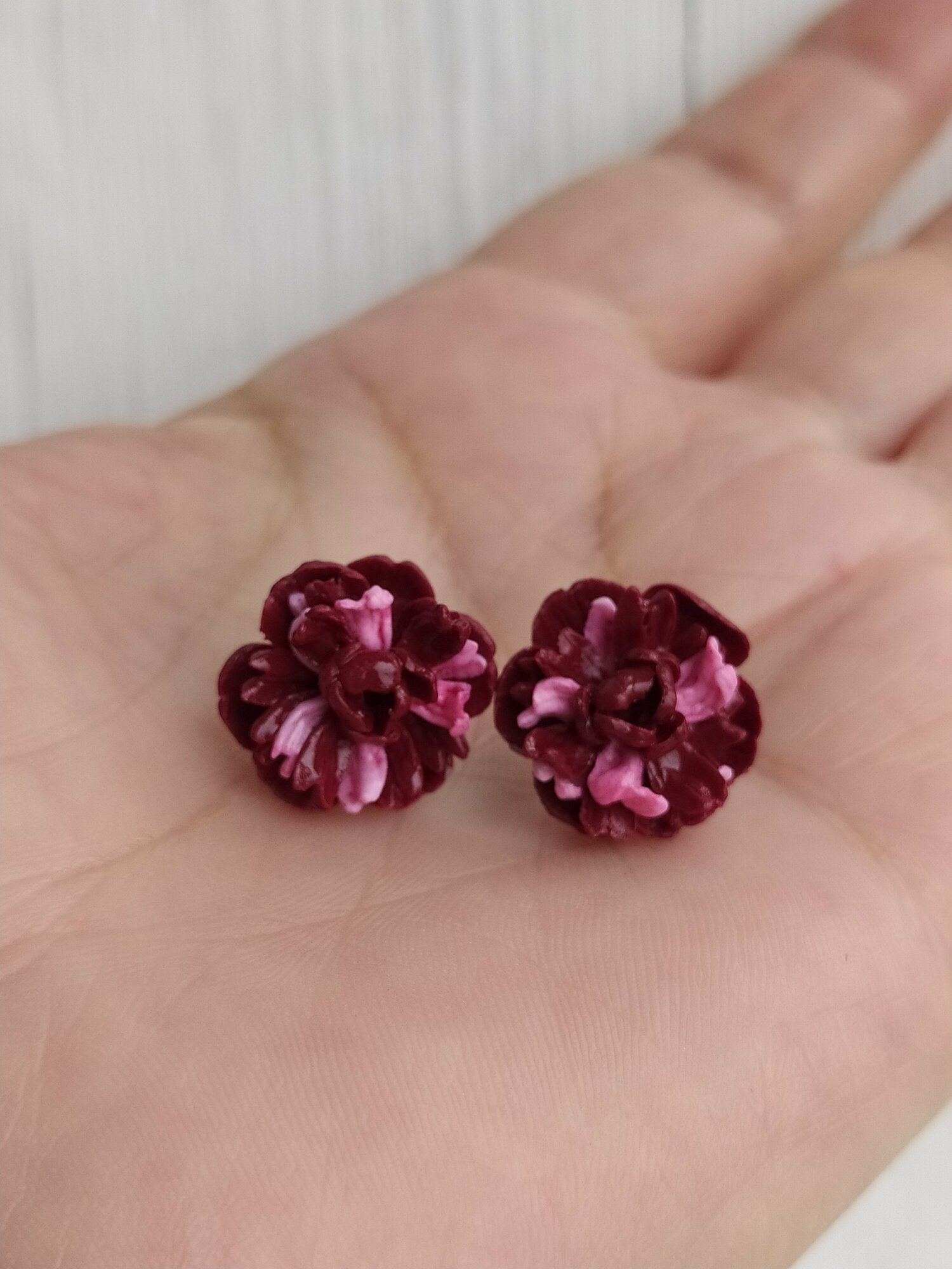 Серьги пусеты Tiny Petal, полимерная глина