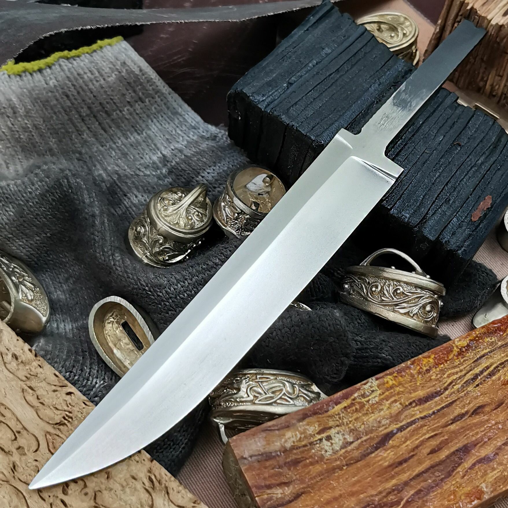 Клинок Финка-пуукко из кованой стали Х12МФ, ромб в сечении