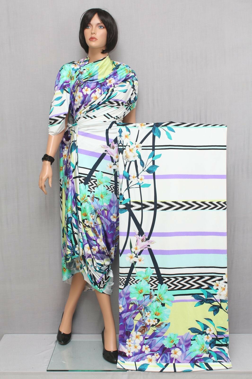 Ткань Лайкра с полосато цветочным узором на белом фоне, ш130см, 0,5 м