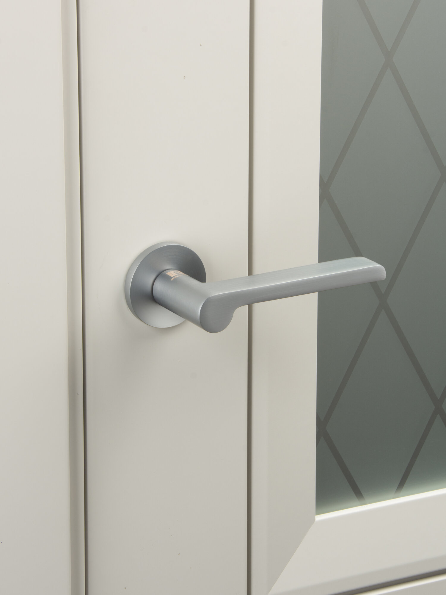 Ручка дверная на тонкой розетке BUSSARE Canto CENTRO A-11-50 M.CHROME | матовый хром