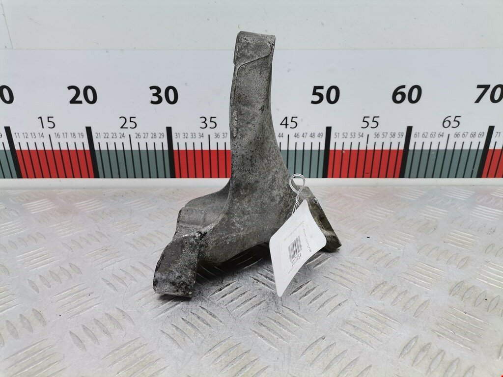 Кронштейн (крепление лапа) двигателя Audi A6 C6 4F0199308G арт. 2017954