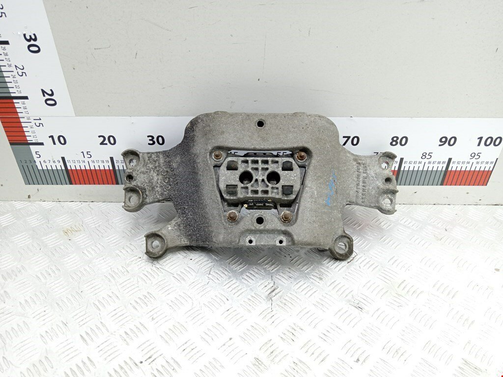 Кронштейн (крепление лапа траверса) кпп Audi A6 C6 4F0399263L арт. 1915542