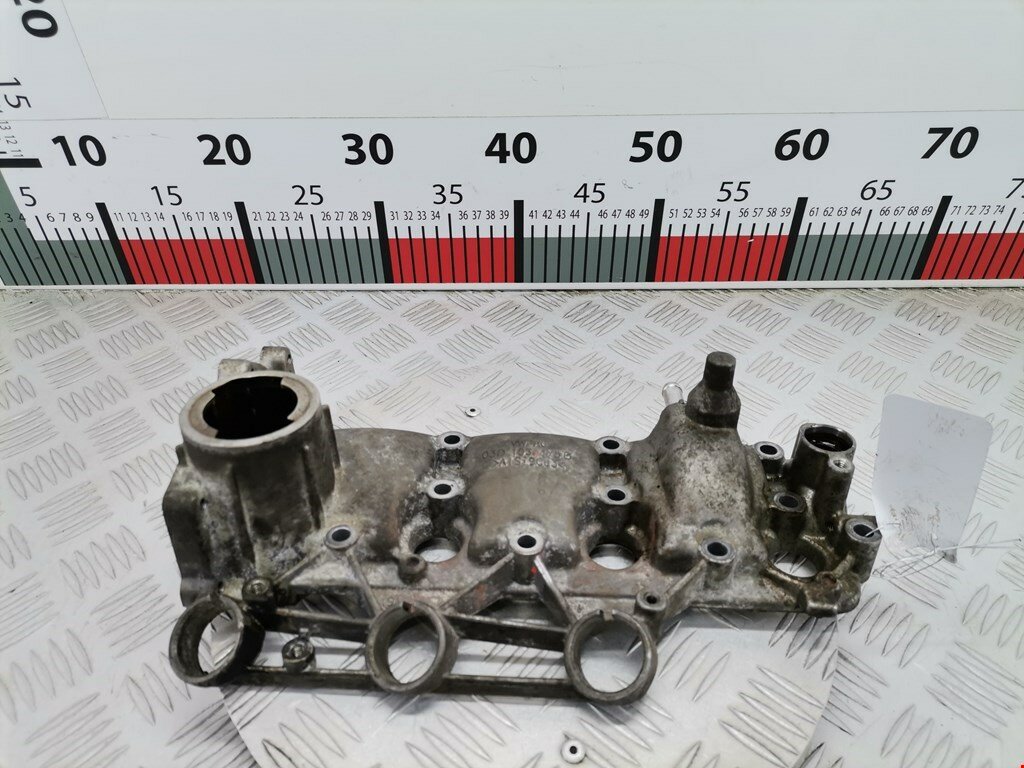 Крышка клапанная Volkswagen Fox 03D103475D арт. 1988161