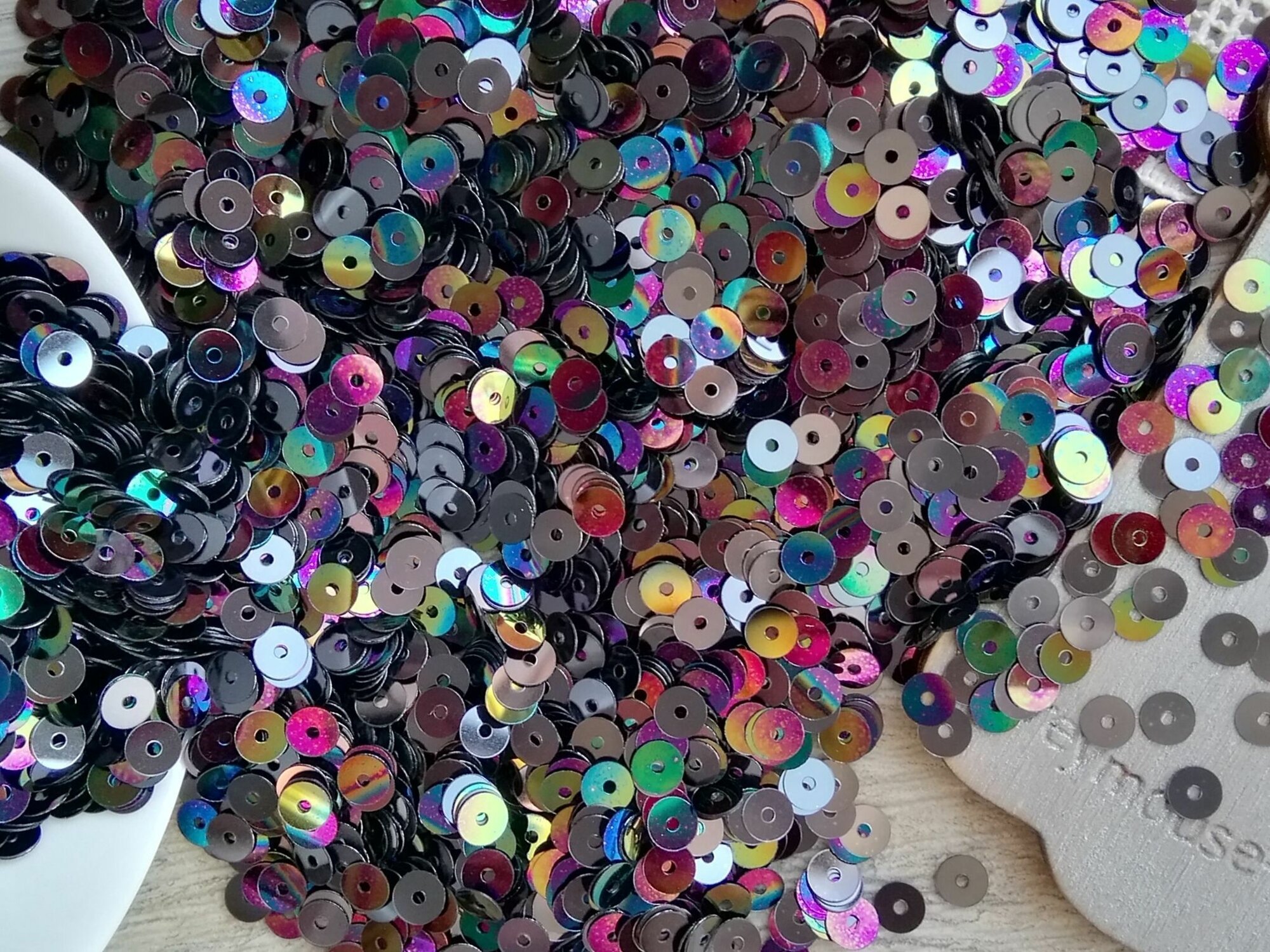 Пайетки круглые 4 мм, плоские, #mi.8. Упаковка 3 грамма. Италия Brambilla