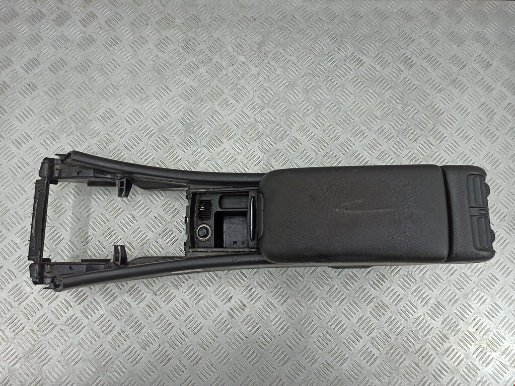 Подлокотник Mercedes C-Class (W203) A2036800852 арт. 1779828
