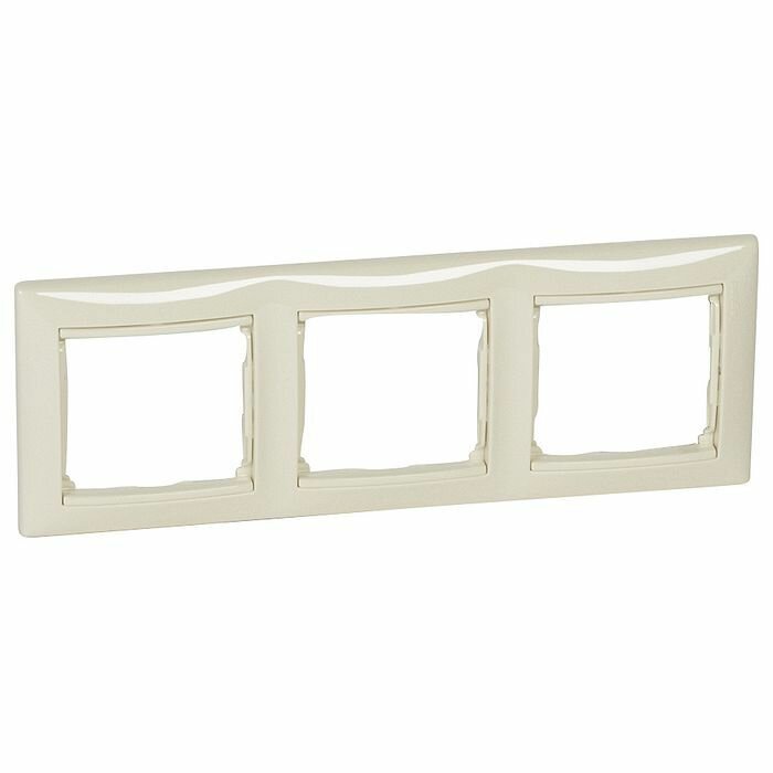 Рамка 3 поста Legrand VALENA CLASSIC, слоновая кость, 774353