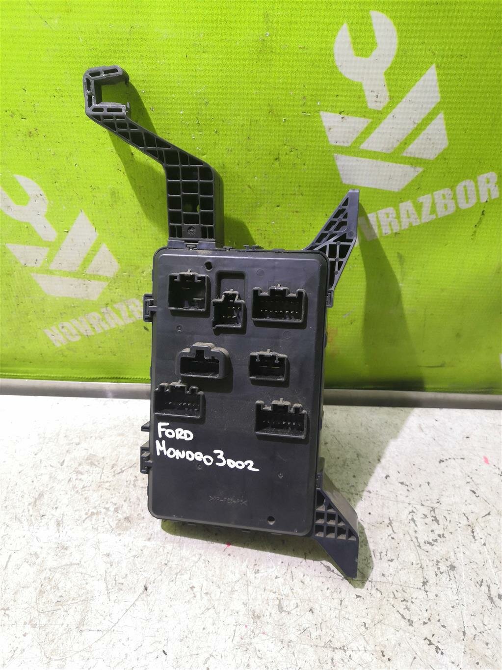 Блок предохранителей Ford Mondeo 3 00-07